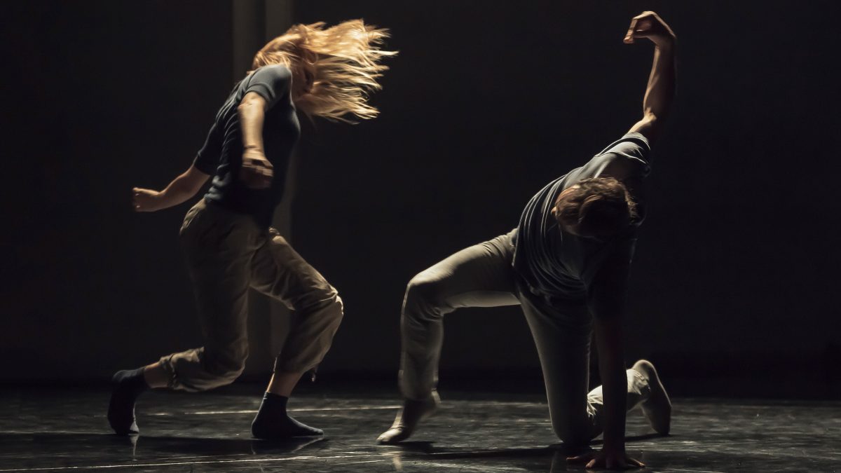 Contemporary dance artist uses light and movement in show ‘Dual Light ...